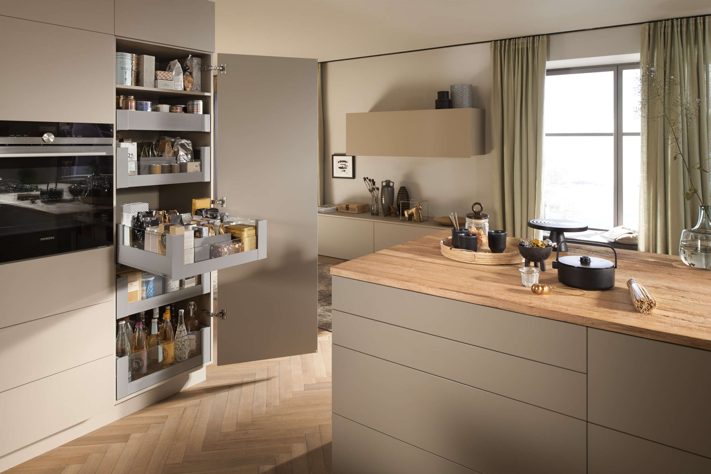 Merivobox i Brendshem Tre Ane me Xham - Hodo Alb Sh.p.k.